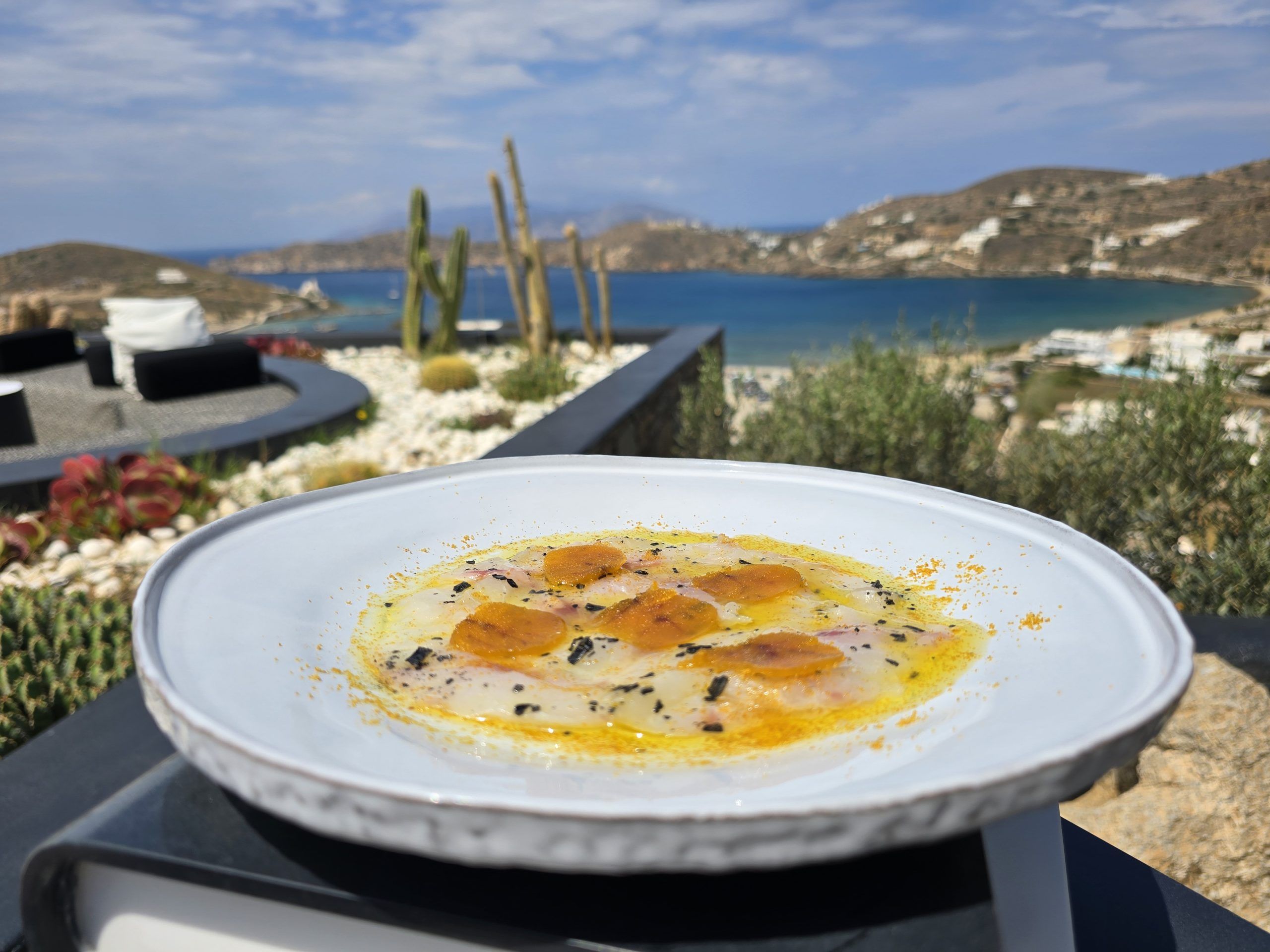 Λαβράκι καρπάτσιο με αυγοτάραχο Μεσολογγίου - Ζούμε Ωραία